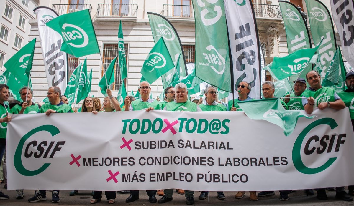 Los funcionarios recibirán una nueva 'paguilla' de 200 euros por el ...