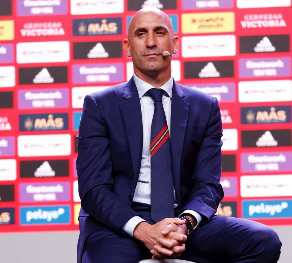 Luis Rubiales inicia una nueva vida en Granada y se muda a la casa de ...