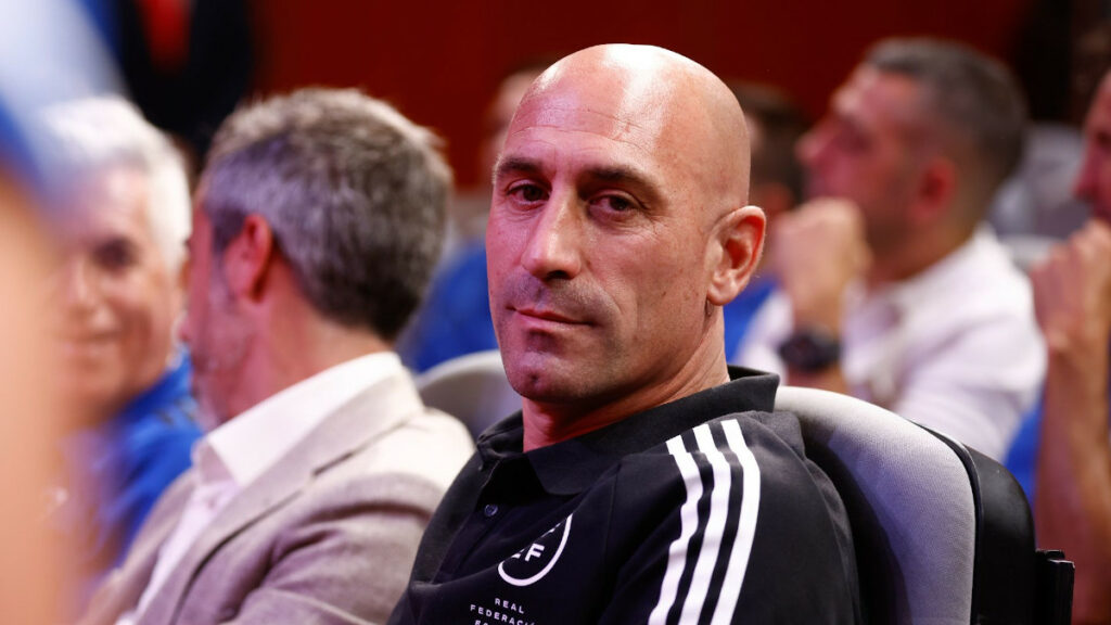 Luis Rubiales inicia una nueva vida en Granada y se muda a la casa de ...