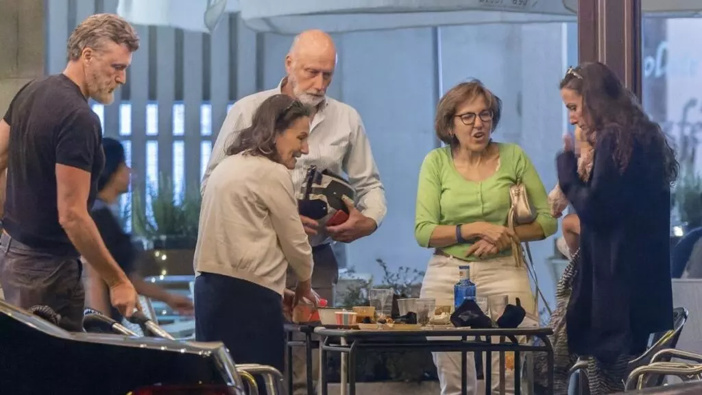 El cuñado de la reina Letizia publica en su libro: "Su mano se deslizó ...