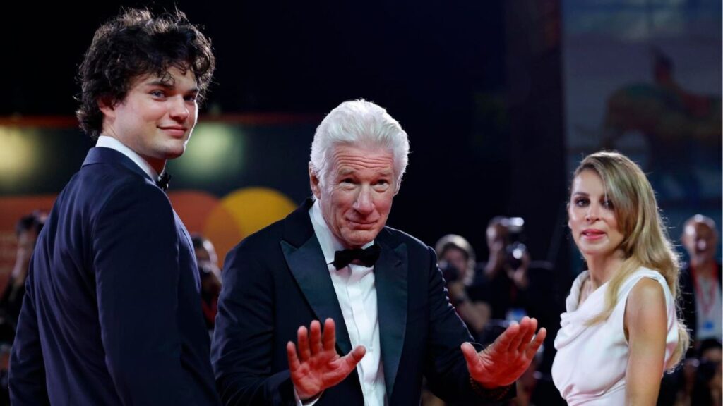 La romántica escena de Richard Gere con su mujer Alejandra Silva en ...